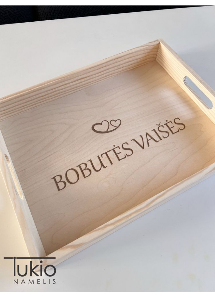 Graviruotas medinis padėklas https://tukionamelis.lt/